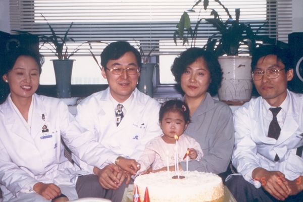 국내 첫 생체 간이식 주인공 30주년 시한부 아기가 어엿한 사회인으로 보도자료 프레스센터 서울아산병원 뉴스룸